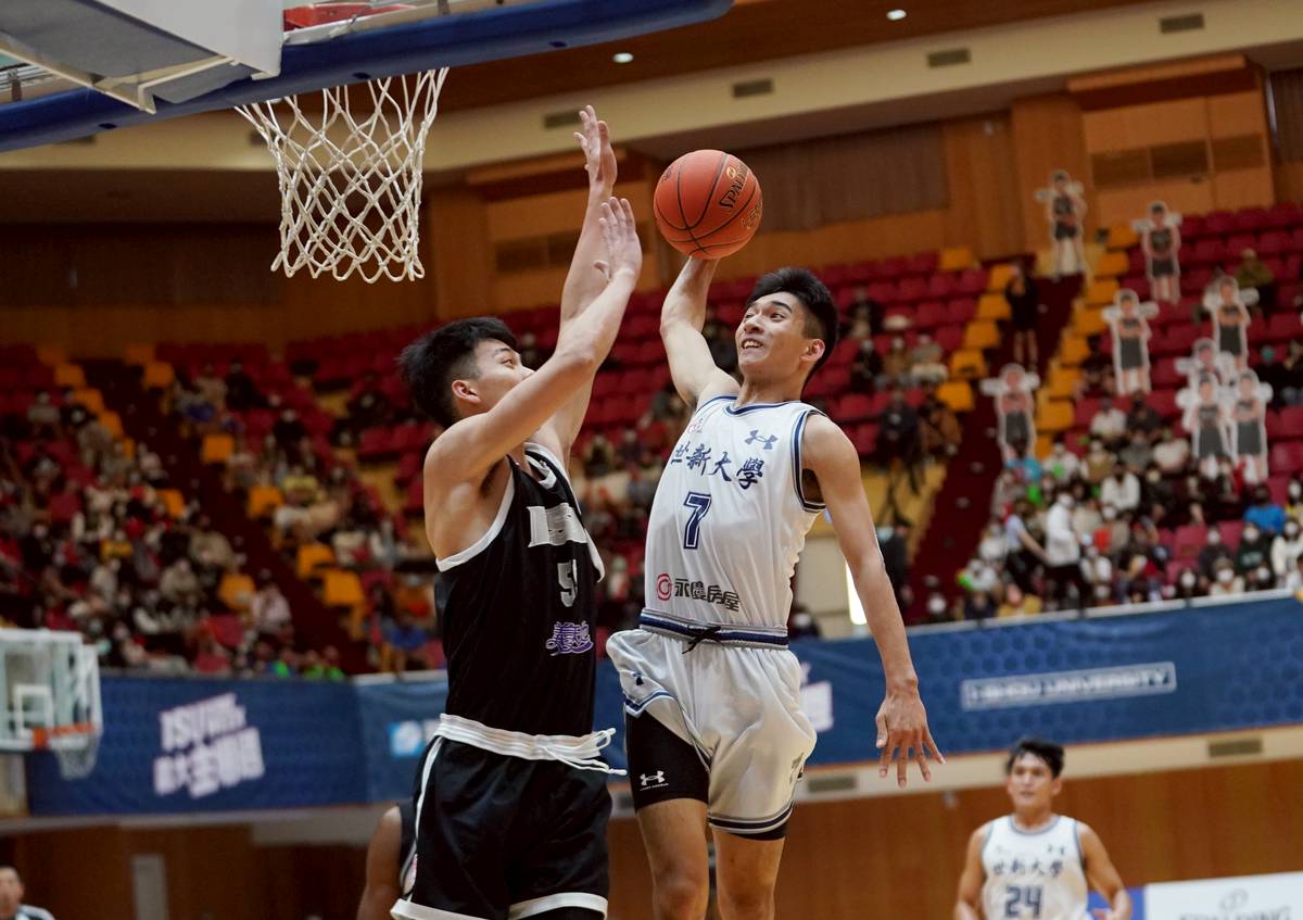 聽說扣籃不用暖身！世新大學張俊生爆扣還獲加罰【UBA 精華】男子預賽 2022.12.07 | 大專體總 | LINE TODAY