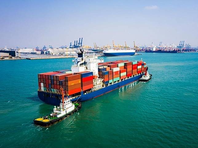 驚！長榮海運貨輪遭海盜夜襲「水手被綁、頭被K好幾下差點丟海」…公司證實這麼說 | 今周刊 | LINE TODAY