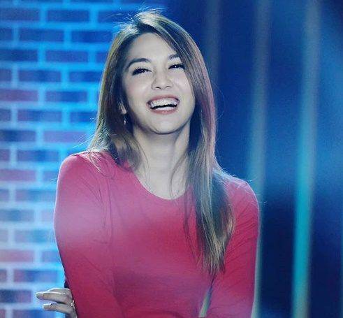 Khaosod | 35 ยังแจ๋ว! นักร้องสาว พั้นช์ วรกาญจน์ สวยขึ้นกระชากวัย หน้าเด็กแบบสุดๆ