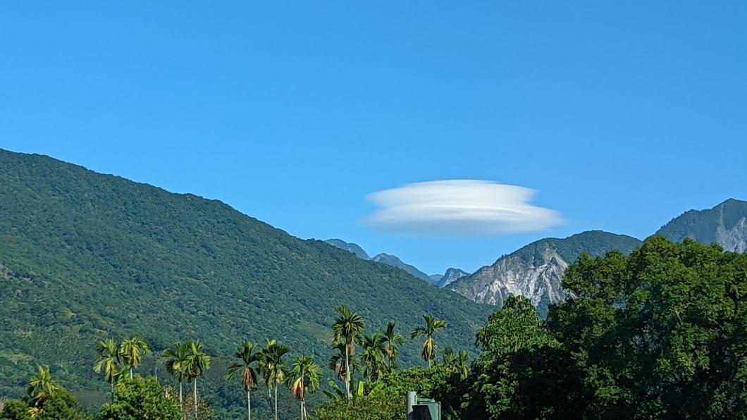 天空驚現罕見奇景「飛碟雲」 目擊民眾驚呼：好幸運 | TVBS | LINE TODAY