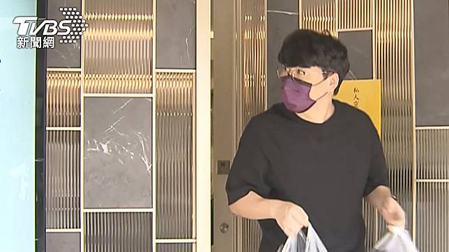 守著愛妻余苑綺靈堂！丈夫Gary曝心聲「還好，辛苦大家」... | TVBS | LINE TODAY