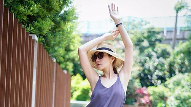 Ella解說時尚之路 曬腋下粉絲秒懂 | NOWnews 今日新聞 | LINE TODAY