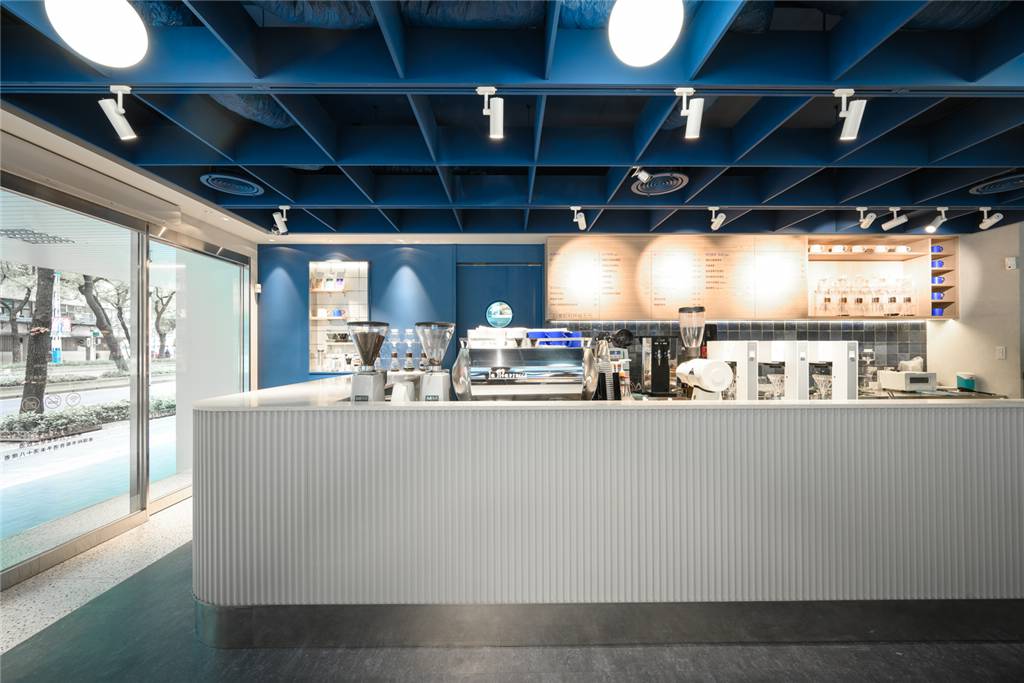 攜手UCC開出首家Let’s Café PLUS品牌體驗店！全家為何有底氣敢跨界開咖啡店 更想搶占上班族的日與夜？ | 食力 foodNEXT ...