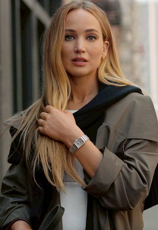 出門遛狗都時髦：Jennifer Lawrence「Quiet Luxury」穿搭出鏡Longines形象大片，優雅設計出自這些品牌 ...