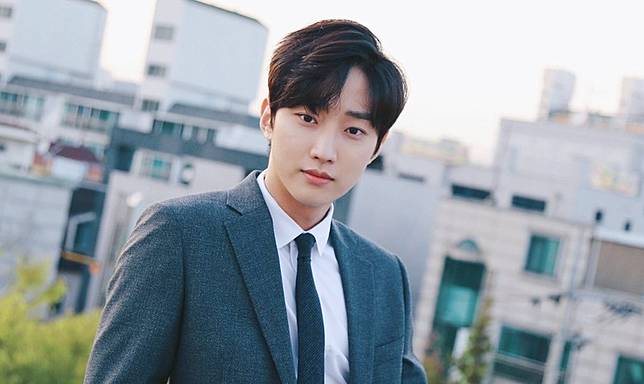 Korseries | เผยภาพแรกของ "จินยอง B1A4" ในชุดเครื่องแบบทหาร ระหว่างฝึกในกองทัพ