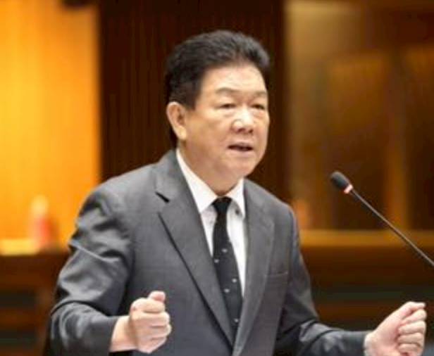 質疑女消防員洗澡被偷看「不鎖門引誘人家」 黃浴沂臉書遭灌爆「不可能會道歉」 鏡週刊 Line Today