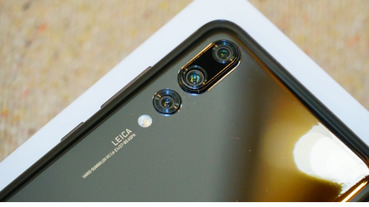 iFixit 拆解了華為P20 Pro之後，發現後置徠卡三鏡頭實際上每個鏡頭均搭配光學防手震機制 | LINE購物