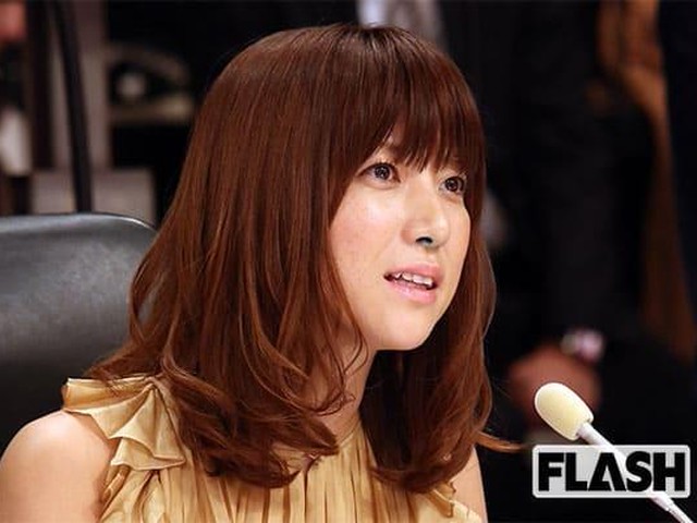 hitomiの鬼嫁っぷり「夫の門限は深夜1時で女性との名刺交換NG」（SmartFLASH）