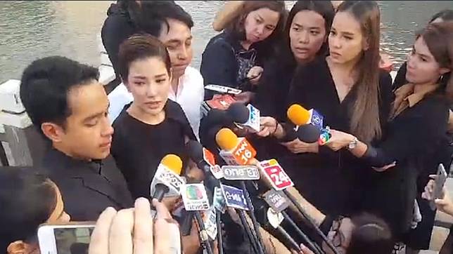 SpringNews | " อ้อม พิยดา" ร่ำไห้สูญเสีย " พ่อเปี๊ยก พิศาล อัครเศรณี"