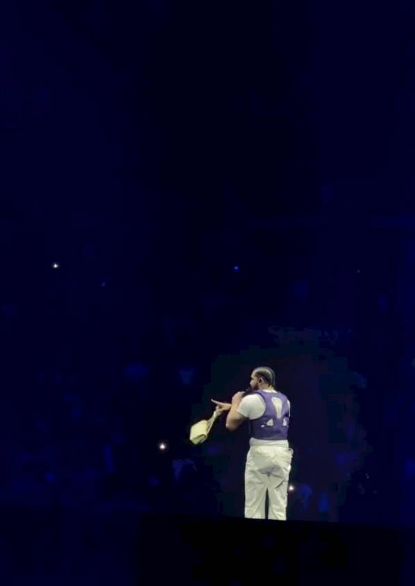 繼續送幸福！Drake 繼送柏金包後，又大方送歌迷 CHANEL 包！網友：美版瓜哥是你？ | COOL-STYLE潮流生活網 | LINE ...