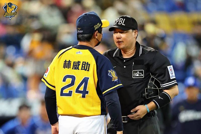 宋晟睿回壘不及！助總不滿上前理論 | NOWnews 今日新聞 | LINE TODAY