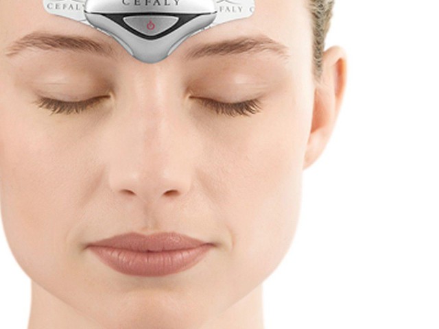 額に貼って片頭痛を防止する医療機器「Cefaly II」（アスキー）