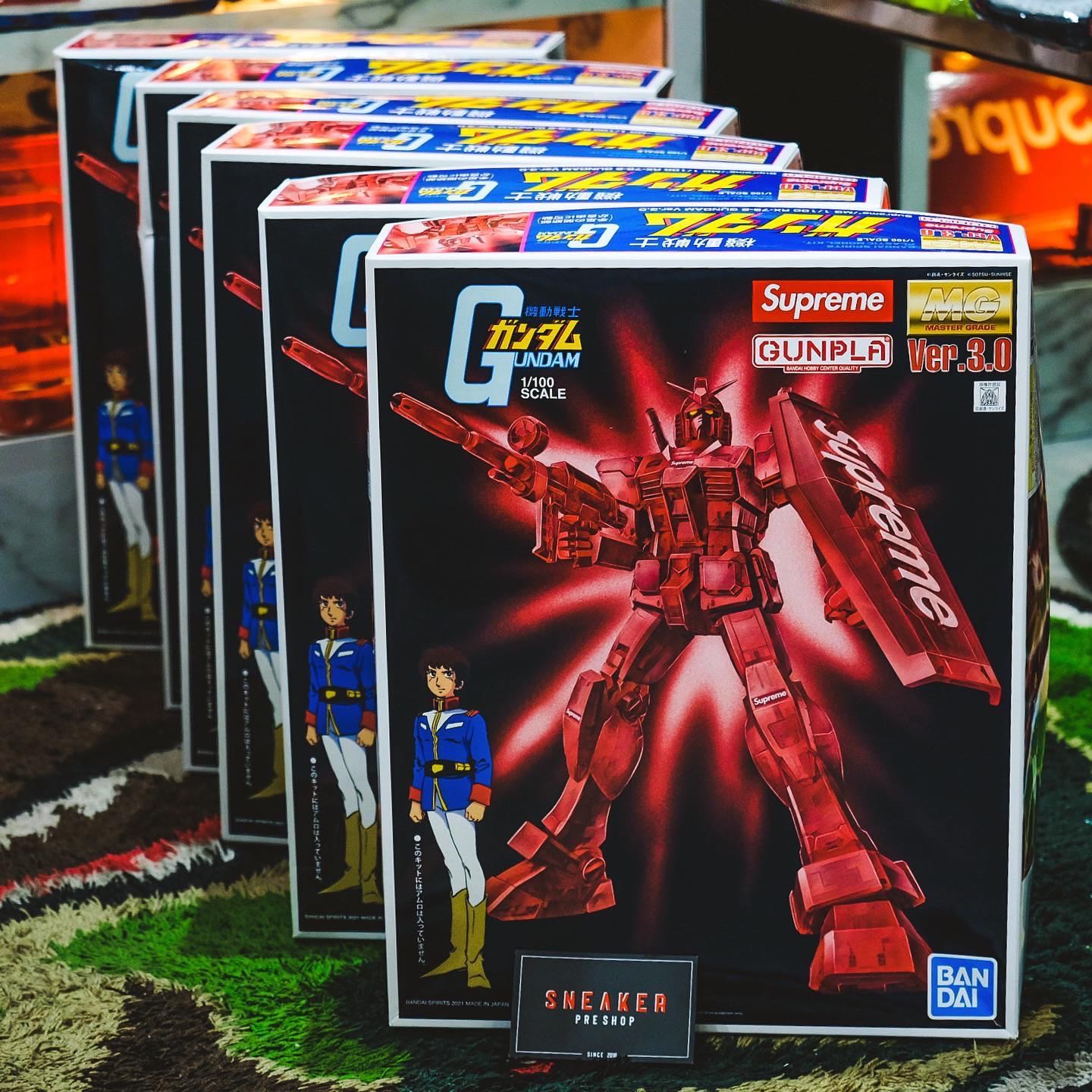 Supreme x Gundam MG 1/100 RX-78-2 Ver. 3.0 Action Figure | LINE SHOPPING