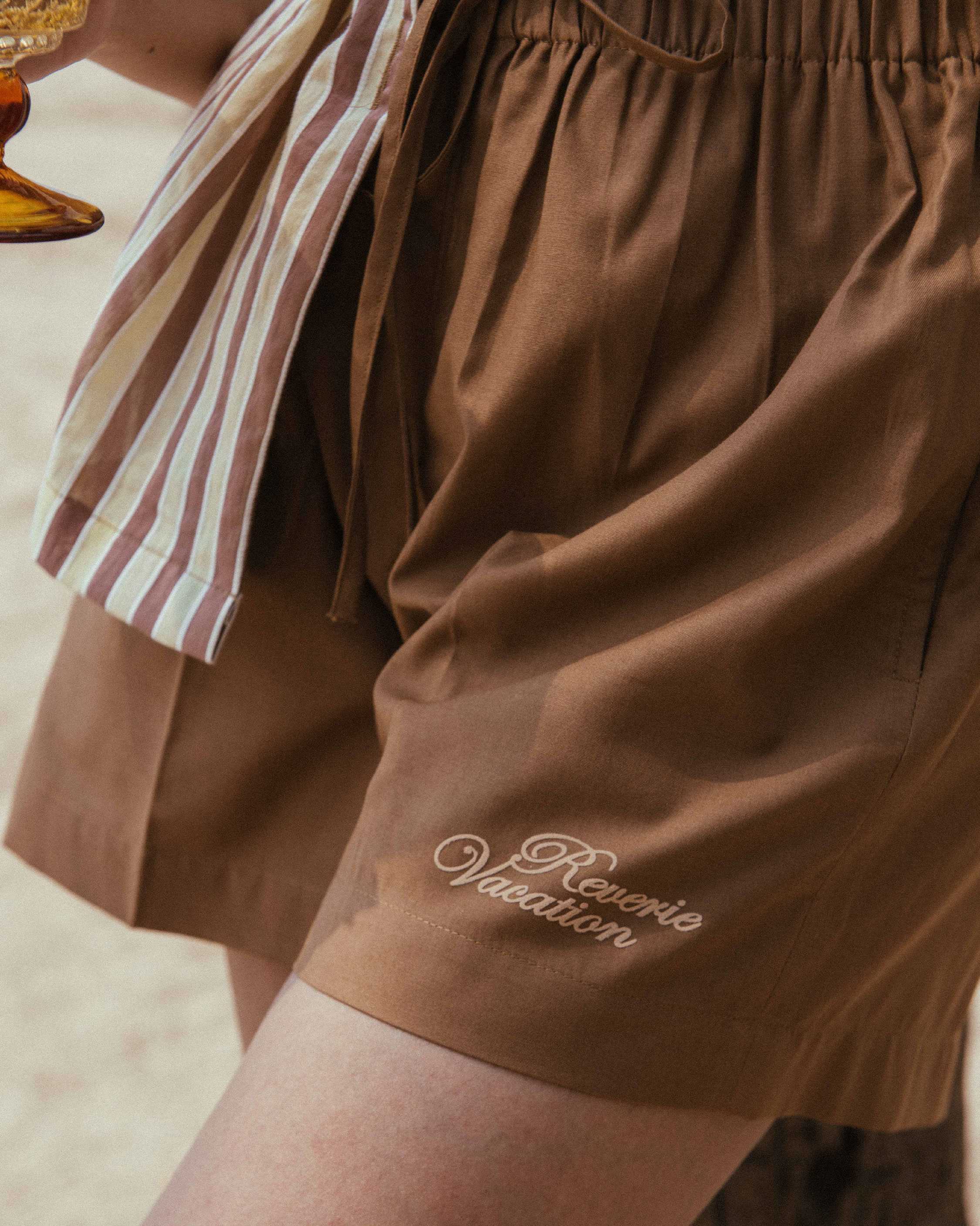 REVERIE Sundown Shorts (brown) - กางเกงขาสั้นเอวยางยืด(สีน้ำตาล) | LINE ...