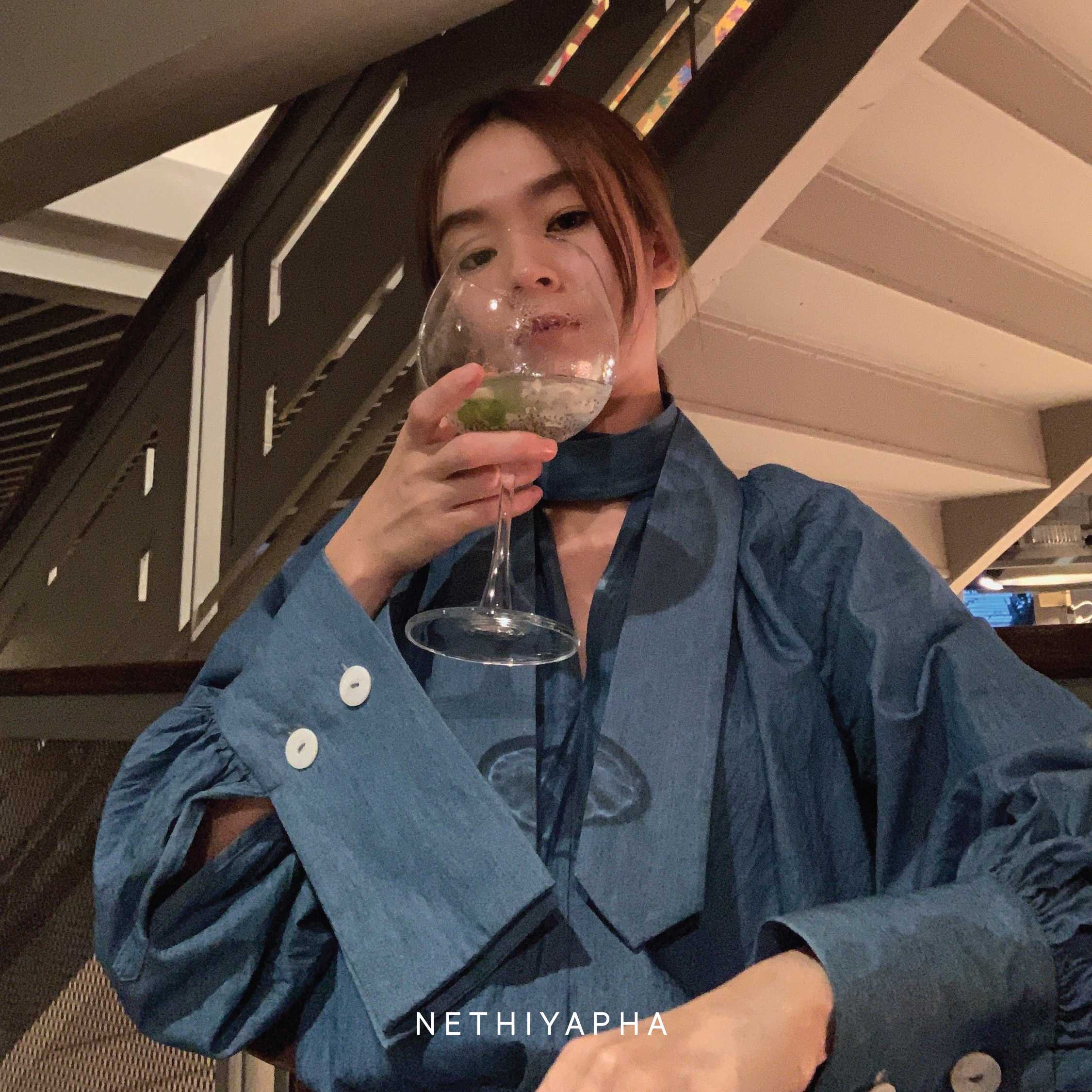 LONG SLEEVE DRAWSTRING TOP : Denim เสื้อแขนยาวรูดวงกลมเปิดหลัง สียีนส์ ...