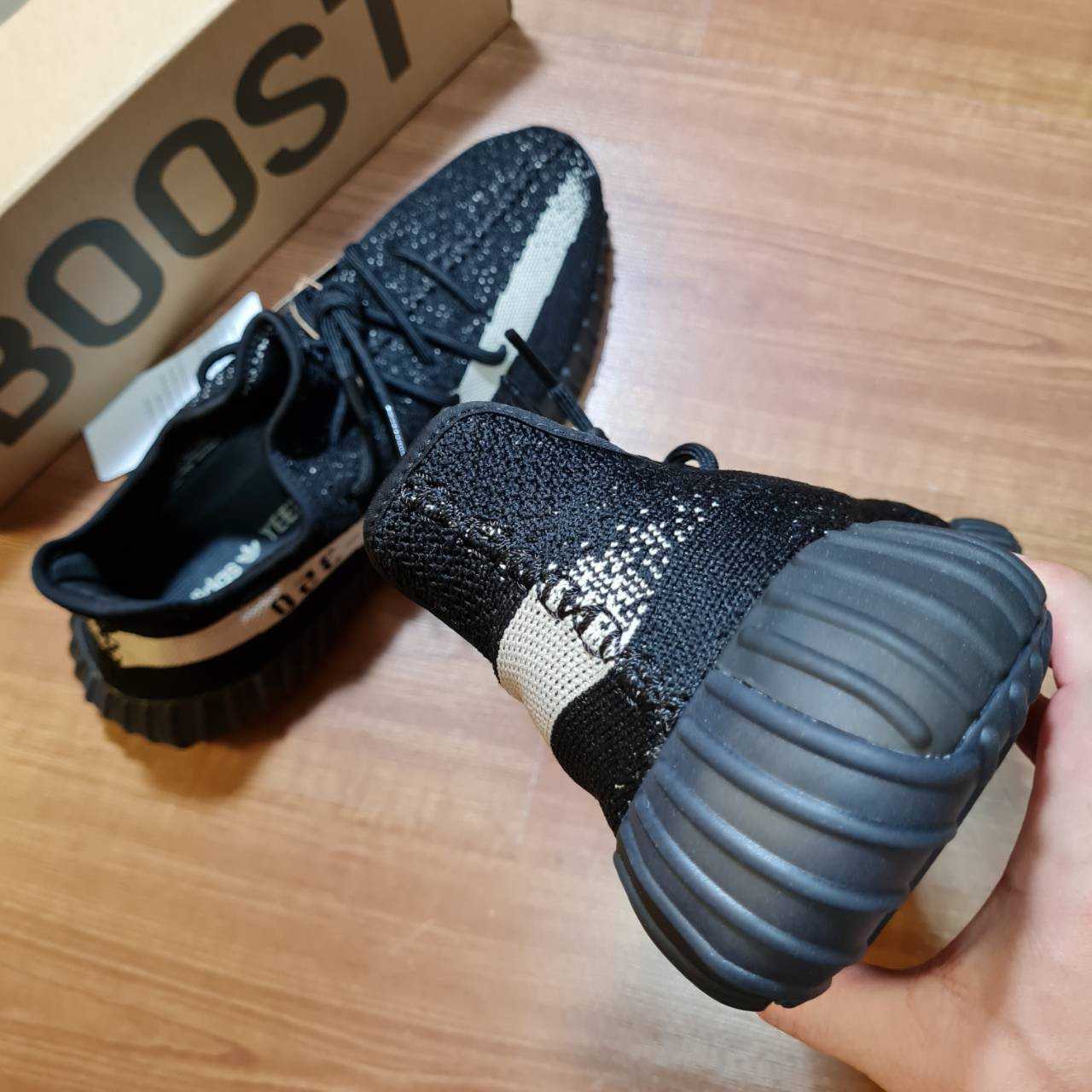 Adidas Yeezy 350 Oreo | LINE SHOPPING