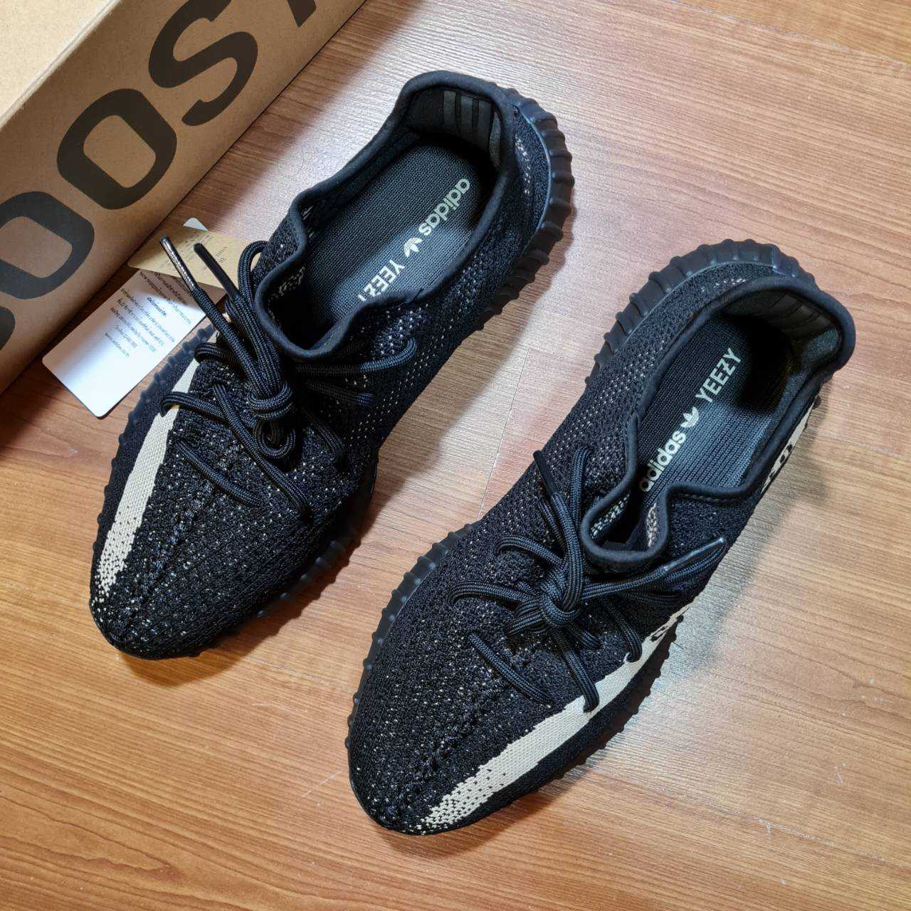 Adidas Yeezy 350 Oreo | LINE SHOPPING