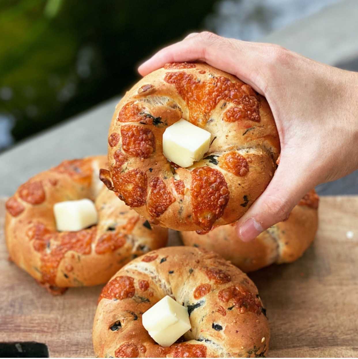 Boli Bagel Spinach Cheese เบเกิลผักโขมอบชีส | LINE SHOPPING
