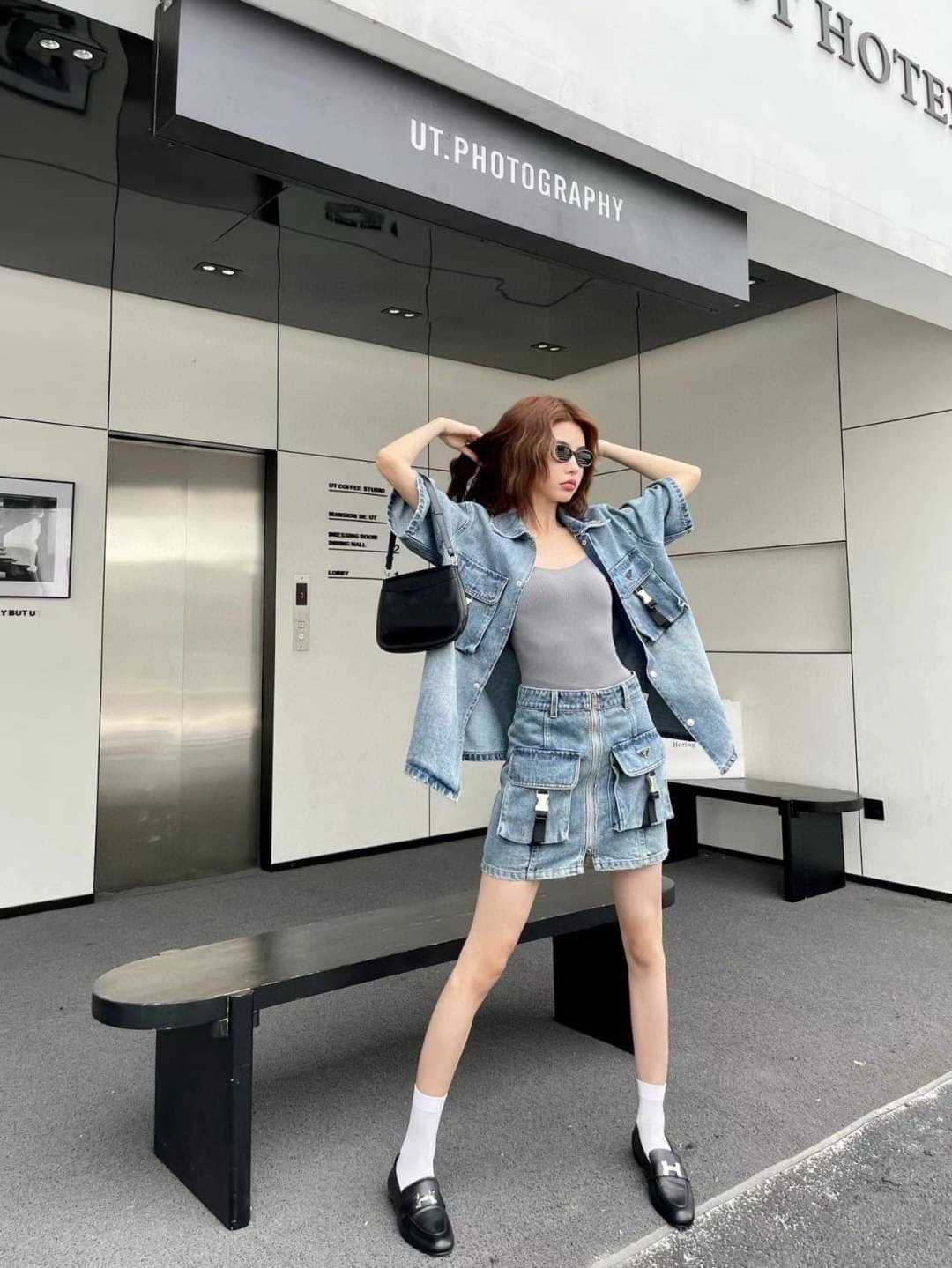 ระโปรงยีนสั้นแต่งซิปหน้า PRADA | LINE SHOPPING