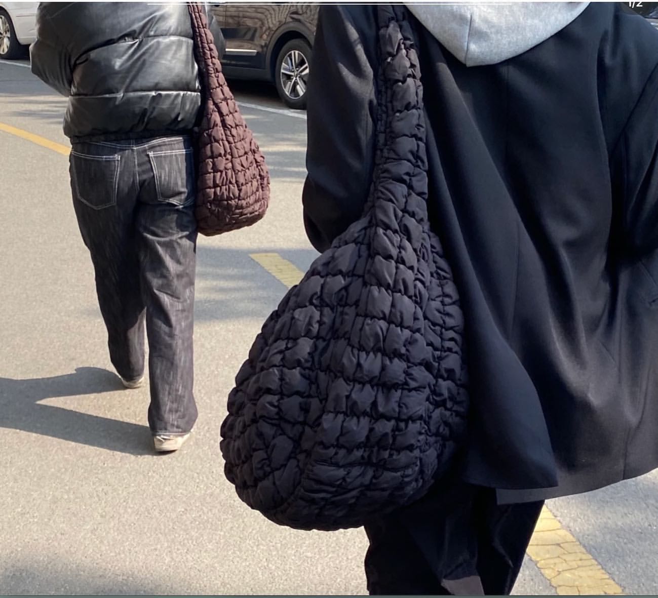 COS Quilted Oversized Shoulder Bag สี black | LINE SHOPPING