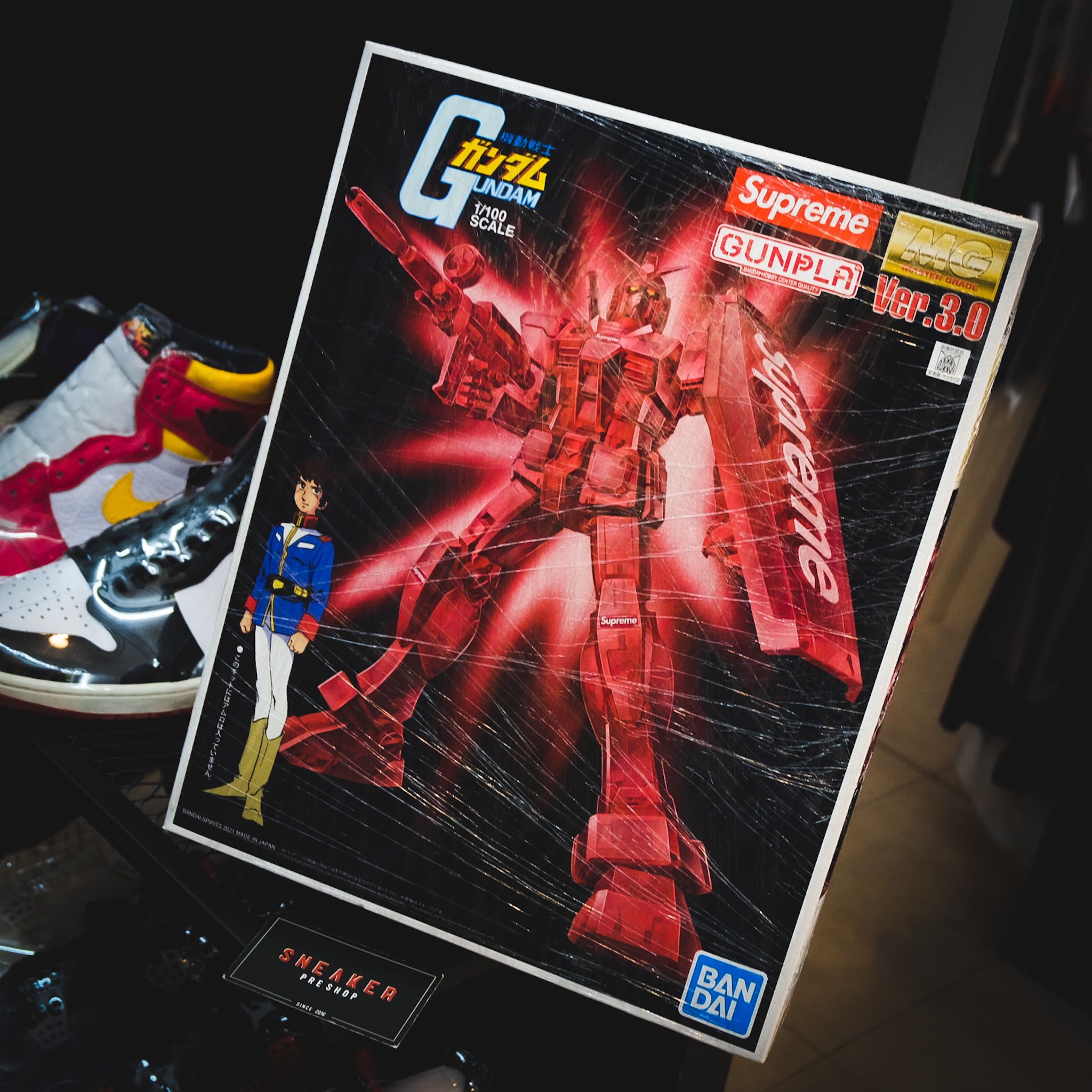 Supreme x Gundam MG 1/100 RX-782 Ver 3.0 Action Figure | LINE SHOPPING