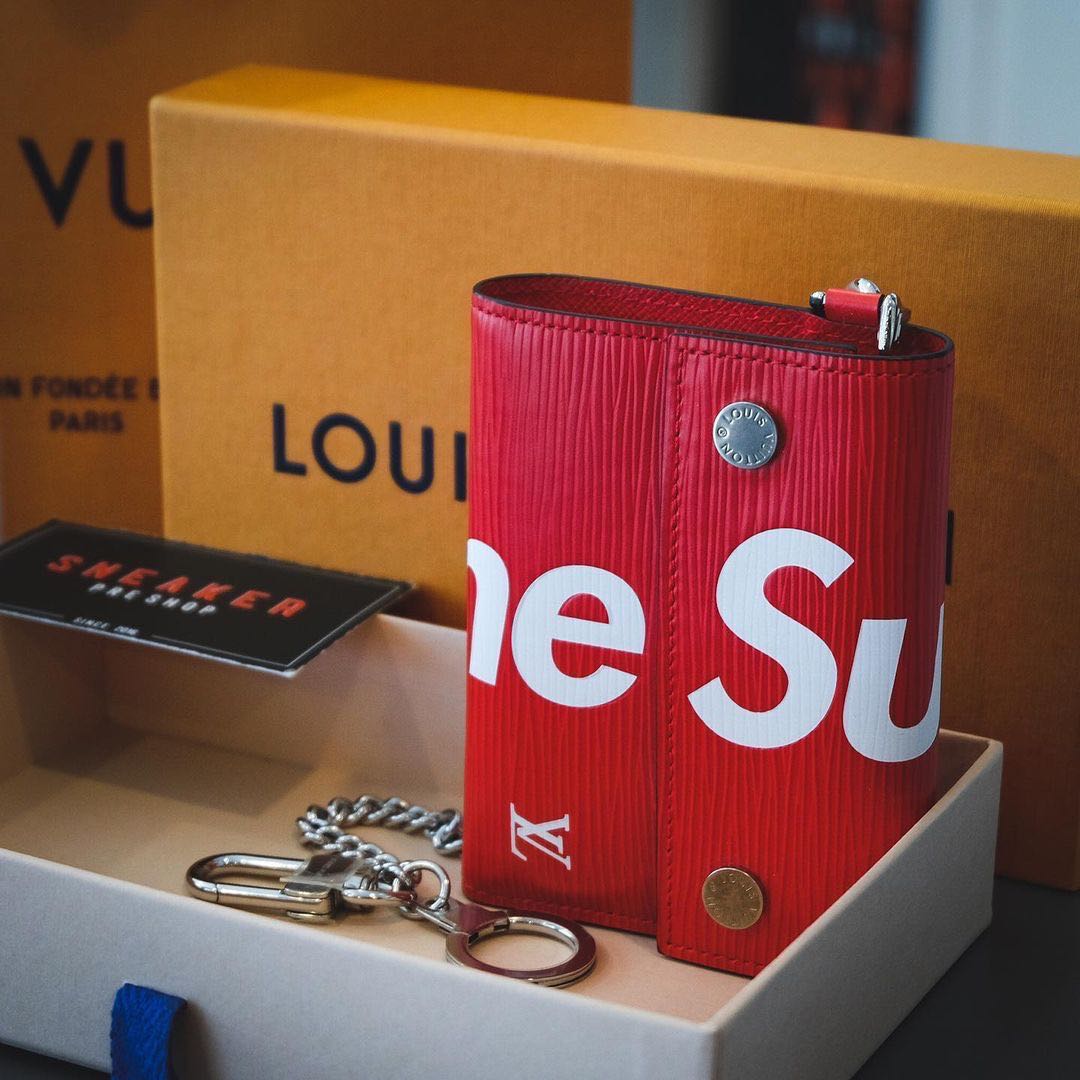 Louis Vuitton x Supreme Chain Wallet Epi Red | LINE SHOPPING