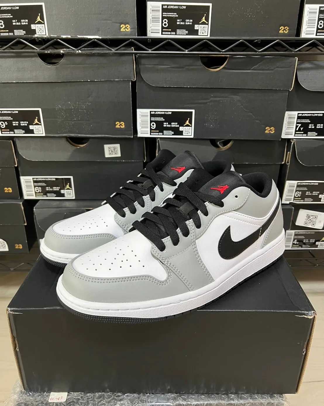 Nike Air Jordan 1 Low Light Smoke Grey 📌(ทักเชทก่อนสั่งซื้อ) | LINE ...
