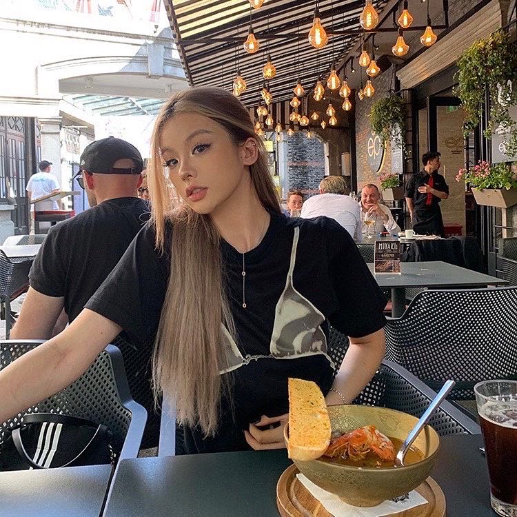 JACQ TEE🤍🖤390฿ เสื้อยืดแขนสั้น ดีเทลสกรีนลาย bikini งานสวยเก๋มากก ผ้า ...