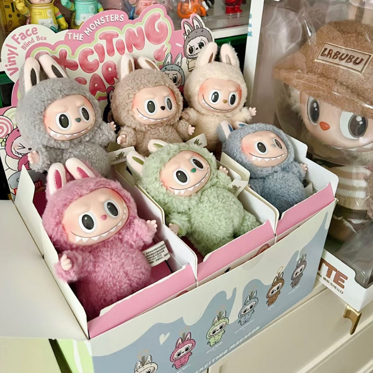 popmart : labubu macaron พวงกุญแจห้อยกระเป๋า แบบสุ่ม (จัดส่งสินค้าวันที่ 25-28/4) | LINE SHOPPING