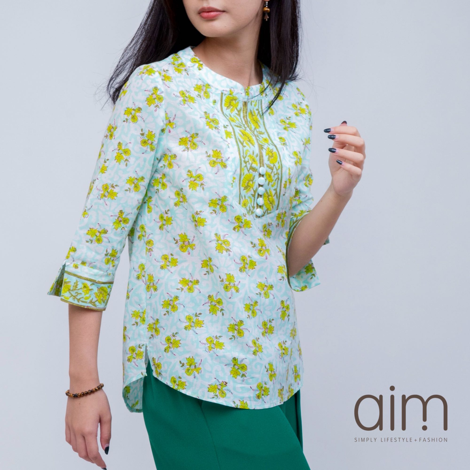 Bib Neck with Sleeves | LINE SHOPPING