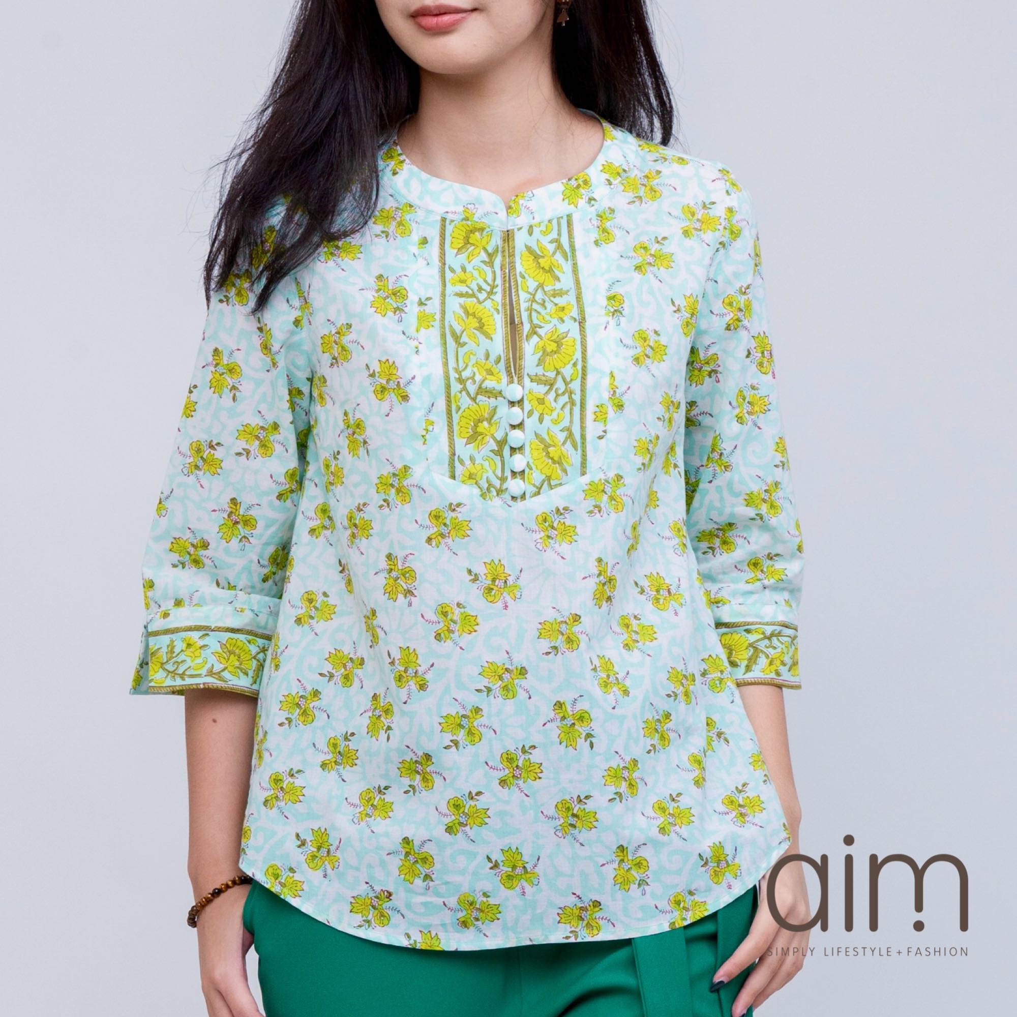 Bib Neck with Sleeves | LINE SHOPPING