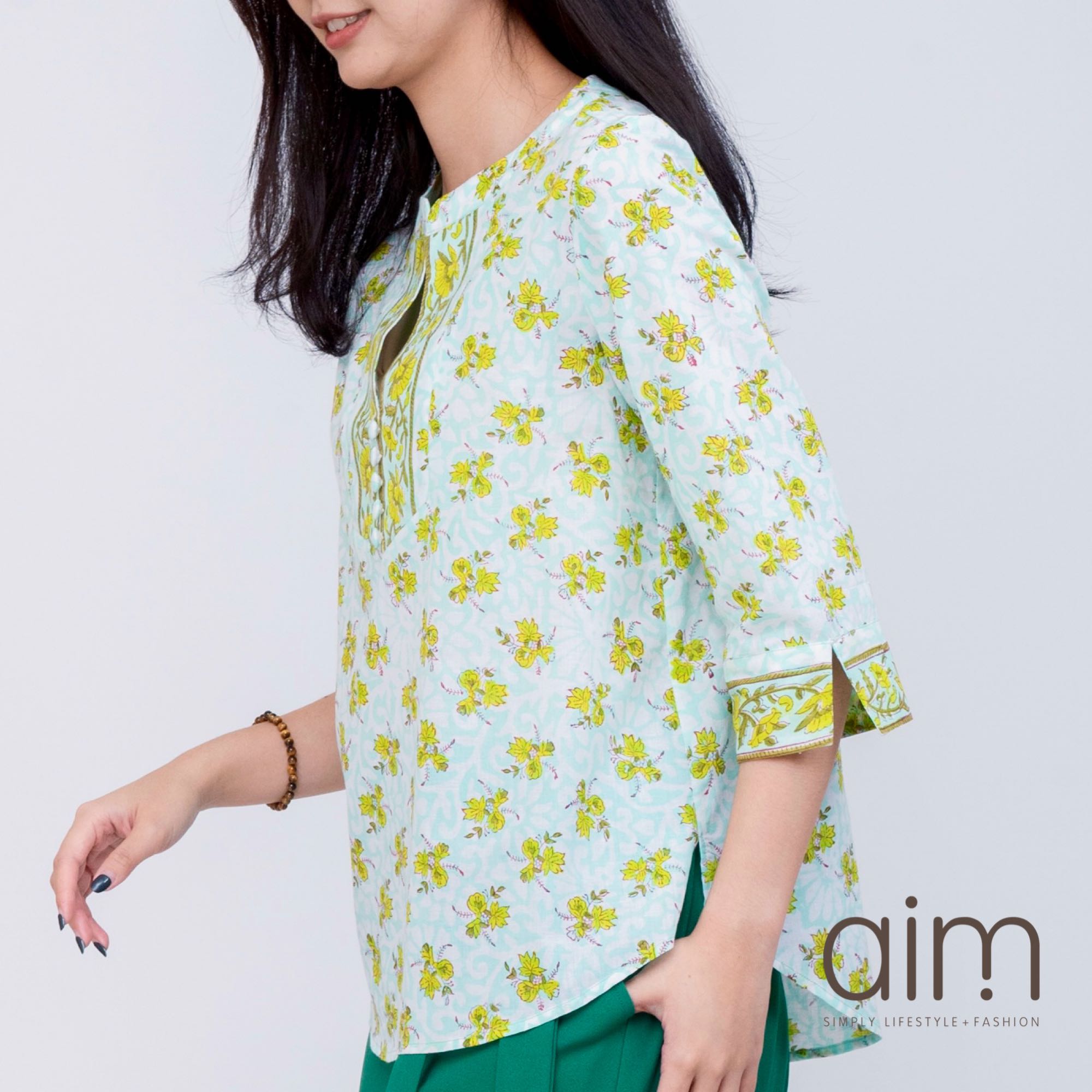 Bib Neck with Sleeves | LINE SHOPPING