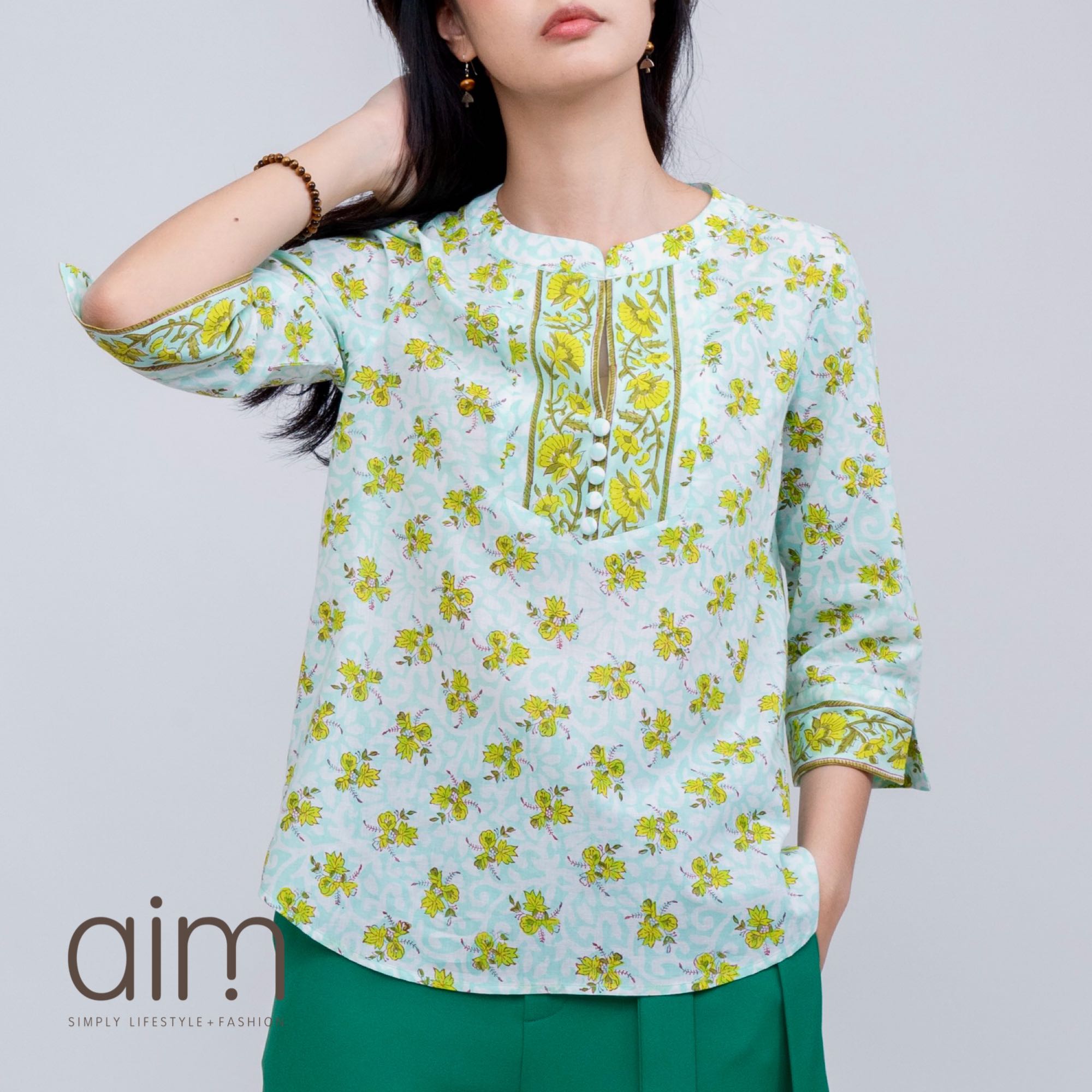 Bib Neck with Sleeves | LINE SHOPPING