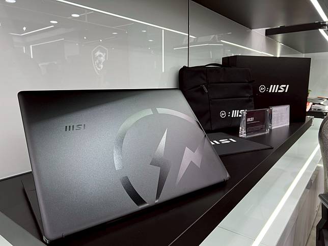 MSI三創旗艦館全新升級！周曉涵擔任一日店長 - Yahoo奇摩汽車機車