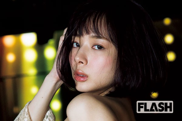 岡田紗佳「バブルなカラダ、沸騰中！」（SmartFLASH）