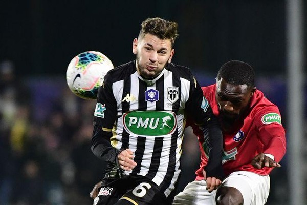 「公共の場で自慰行為」の22歳MF、“2回目”も発覚…再び逮捕（Qoly）