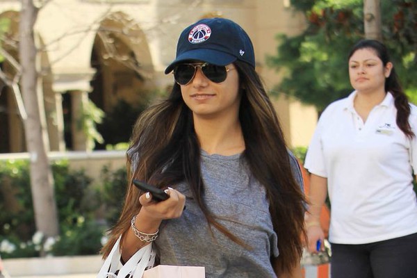 あのサッカーファンとして有名なセクシーポルノ女優が蹴る！そして大量抜きだ！（Qoly）