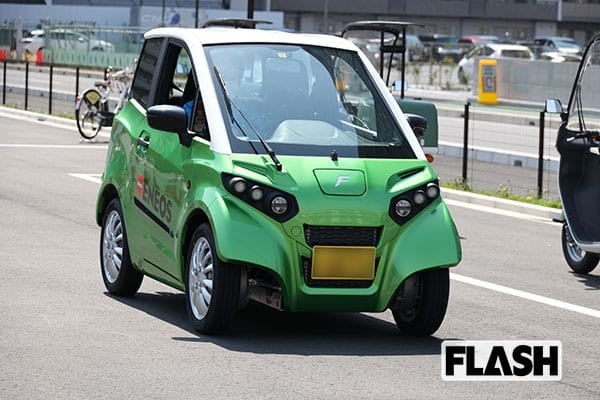 水中でも動く電気自動車「FOMM ONE」250万円で年内発売（SmartFLASH）