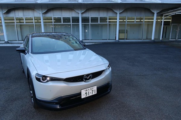 マツダMX-30 EV MODEL | こう言っちゃナンだが、e-SKYACTIV G搭載モデルが一気に色あせて感じられるほど、EV MODELは走りがいい（MotorFan[モーターファン]）
