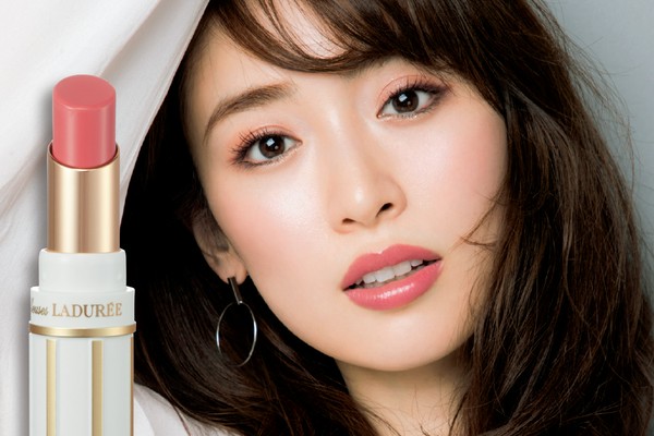 ブルべ肌が選ぶべきはモーヴピンク！ 高橋里帆さんが運命の春色リップをセレクト（maquiaメイク）