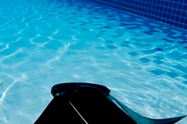 本物のマンタのように泳ぐ小型潜水ロボット「MantaDroid」（bouncy）