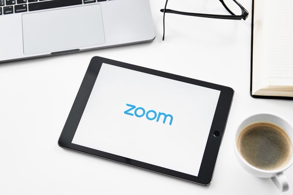 ZoomはChromebookとSurface、どっちが使いやすい？（＠DIME）