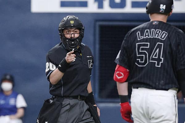 白井球審、レアード退場で再び注目浴びるも「今日は何も悪くない」と擁護する声報道陣への対応で “変化” 見せる（smartflash） 