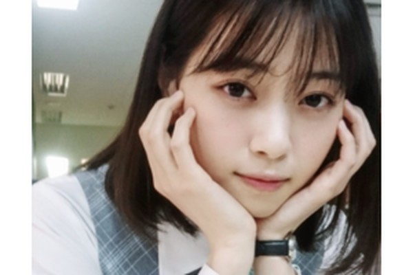 西野七瀬、ライオンのヒゲを触って戯れる！怖くないの？（歌詞/音楽情報 UtaTen）