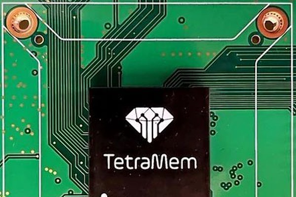 HPですら実現できなかったメモリスタをあっさり実用化したベンチャー企業TetraMem AIプロセッサーの昨今（アスキー）