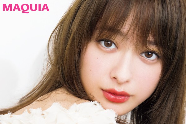 指でなじませてカジュアル使い！ 春らしい華やぎクラシックレッドLip（MAQUIAメイク）