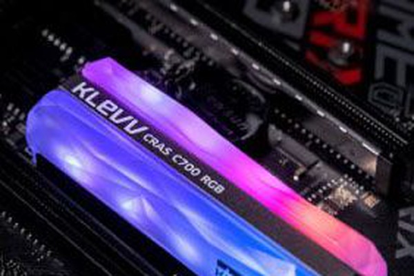 ARGB LED搭載の光るNVMe SSDがESSENCOREから（アスキー）