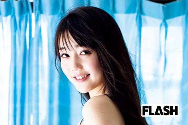 松川菜々花「2019年は沖縄で！モグラ女子会」（SmartFLASH）