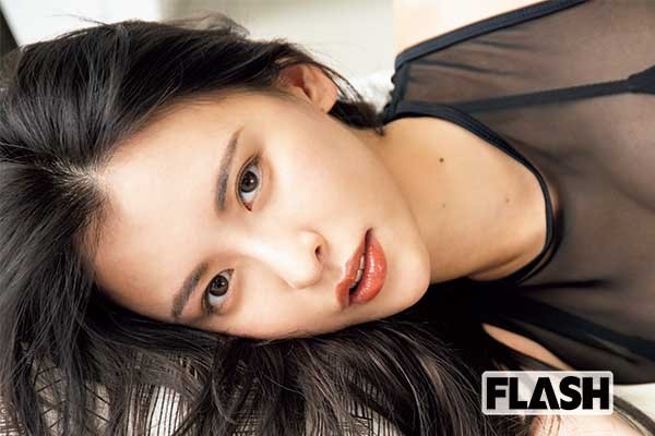 奈月セナ「Gカップ美女の艶姿に釘付け！」（SmartFLASH）