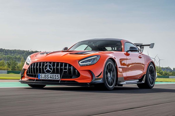 【サーキット試乗】「メルセデスAMG GTブラックシリーズ」武闘派メルセデスをトラックテスト。公道も走れるレーシングマシン（LE VOLANT ...